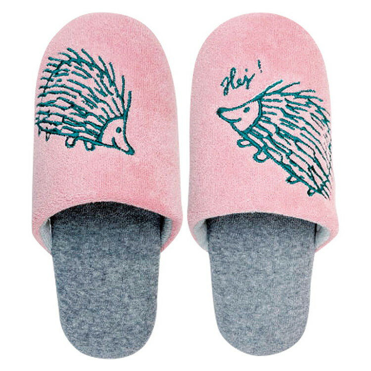 ハリネズミのイギーが左右のスリッパで向かい合って、まるでお話をしているようなかわいいスリッパ。フィットサイズ約22cm〜23.5cm。綿、ポリエステル27×10×7.5cm【代引きについて】こちらの商品は、代引きでの出荷は受け付けておりませ...