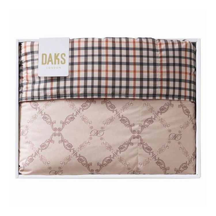 長きにわたり英国の象徴として愛されるブランド、ダックスのダウン70%入りのご家庭で洗っていただける羽毛肌掛ふとんです。日本製ウォッシャブル【セット内容】-サイズ：150×210cm重量/容量：-箱サイズ：33×43×13cm材質：側地:ポリ...