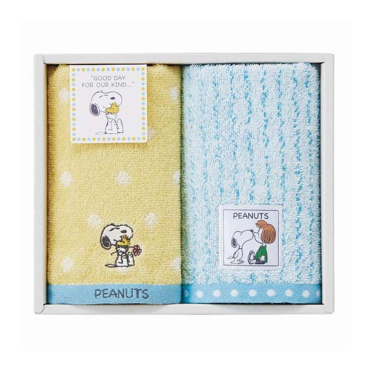 PEANUTSからハグをテーマに、スヌーピーが仲間に寄り添うシーンをモチーフにしました。ハグするスヌーピーから優しさや思いやりが伝わるデザインです。ドットとストライプのシンプルなパターンは子どもから大人まで使いやすく、内祝いにおすすめです。...