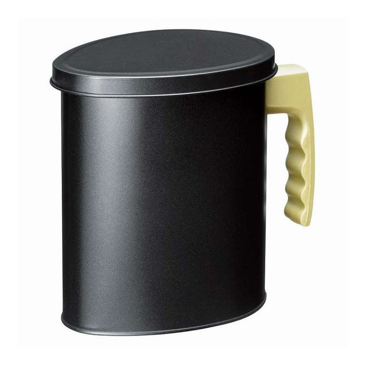 お手入れしやすいふっ素樹脂加工。ベタつくオイルポットも清潔にお使いいただけます。蓋付で酸化を防ぎ、油こしで使った油もクリーンに再利用。エコで便利なオイルポットです。【セット内容】-サイズ：11.5×19×17cm重量/容量：-箱サイズ：12...