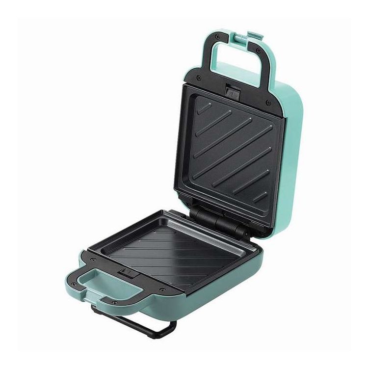 プレートを付け替えてワッフルも焼ける、着脱式のホットサンドメーカー。パリ発信の人気ブランド「マリ・クレール」のキッチン家電です。食パンの耳まではさんで焼けるので、耳を切る手間が不要です。焼きたての、サックリとしたホットサンドをご家庭で作れま...