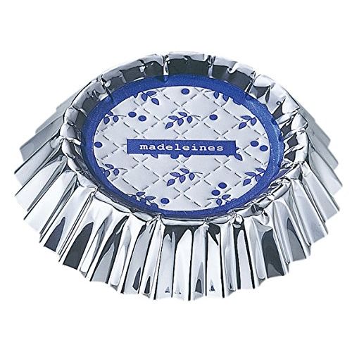 【商品詳細】素材・材質:アルミニウム(厚さ30um)生産国:日本●型ばなれしやすいアルミ箔マドレーヌ型●アルミ箔製のマドレーヌ焼型。●20枚入り。●20枚入り●本体サイズ（約）:幅100×奥行100×高さ20mm●材質:本体アルミニウム（厚...