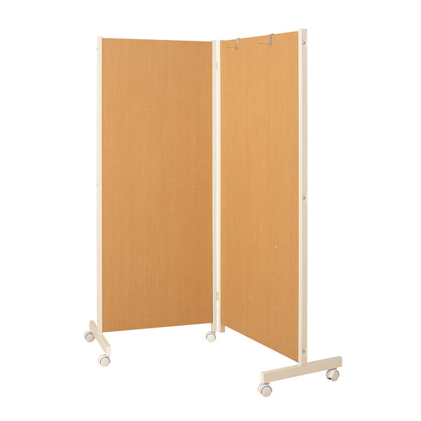 ■商品についてキャスター付でサッと動かせるパーテーション。簡単に動かせて要らない時は折りたたんで壁際に。急な来客時等見せたくない場所をサッと目隠し。お手軽なパーテーションで、貴方のお部屋にちょっとしたメリハリを与えてくれる。リビングを間仕切...
