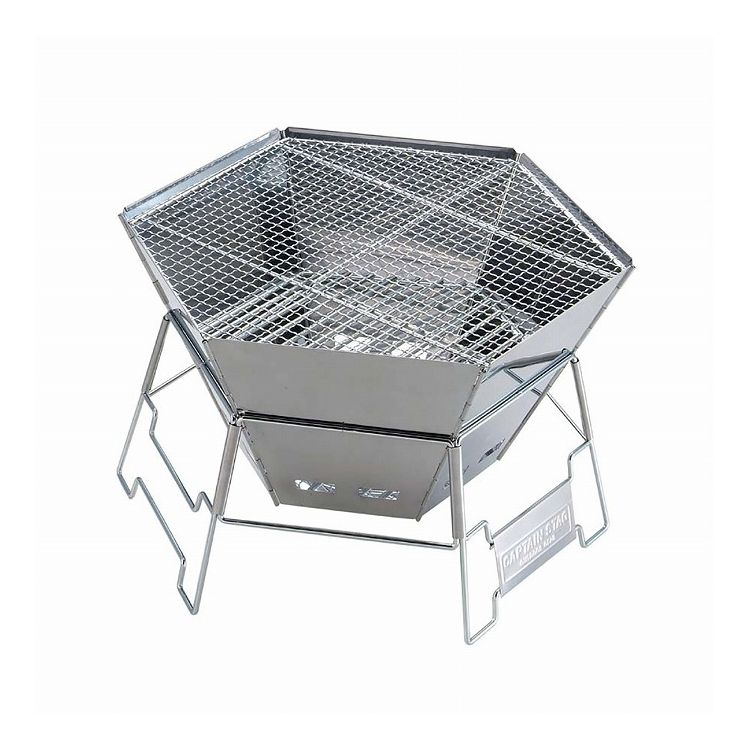 【商品特徴】1台で焚き火・バーベキュー、ダッチオーブンが楽しめます。組立はスタンドと本体をセットするだけで簡単。ダッチオーブン25cmがスッポリ入る大きさです。薄型なので収納もコンパクトに折りたためます。本体は錆びにくいステンレス製。持ち運...