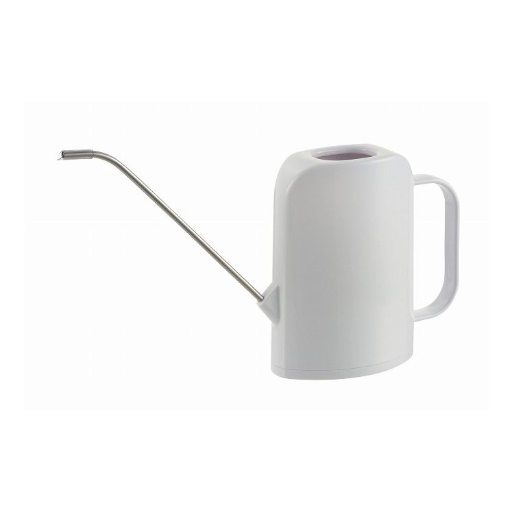 小さな鉢植にも水やりしやすい、文庫本のような形状の水差し。極細ステンレスノズルで、細く優しい水が差せる。部屋の雰囲気を壊さないデザイン。液肥の希釈に便利な目盛付き。水やり時の重心バランスと、水やりのしやすさを考えて設計されたハンドル。薄型で...