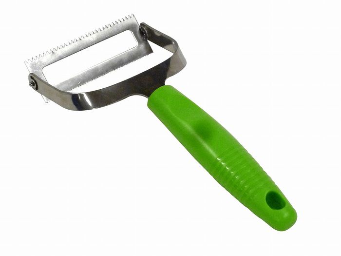 【商品詳細】スムーズに切れる可動刃。土の凸凹に合わせて動く可動刃。刈り取った雑草を集める、レーキ刃。用途：雑草を刈る・削る作業全長：約225mm可動刃：草刈り刃・レーキ刃注意：本来の目的以外に使用しないでください。ご使用後は汚れや水気を完全...