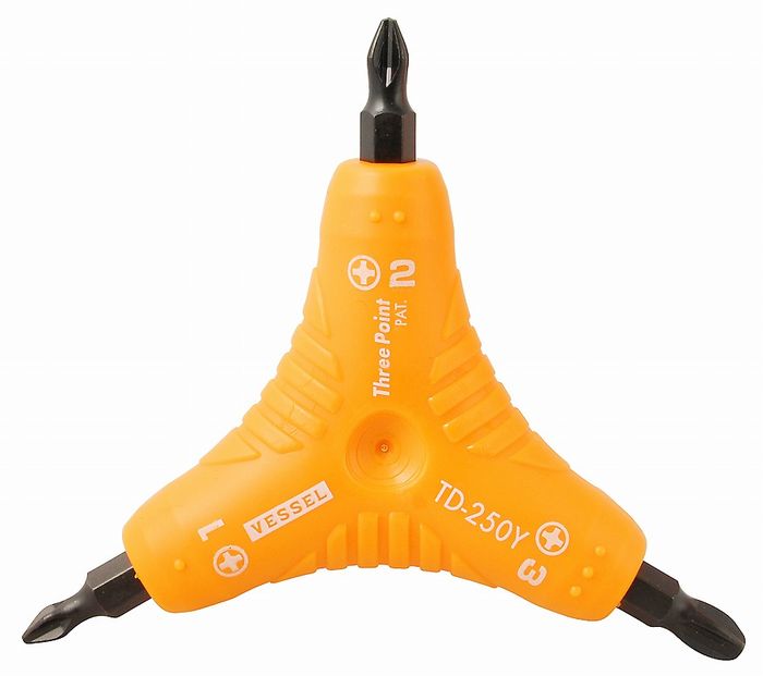 【商品詳細】1本で3サイズ使えるコンパクトで便利なドライバー。手にフィットするY型ハンドルでパワフルな締めつけができます。マグネット入りでネジをキャッチ。プラスドライバーサイズ：＋1・＋2・＋3仕様：マグネット入りハンドル：Y型色：赤軸：ク...
