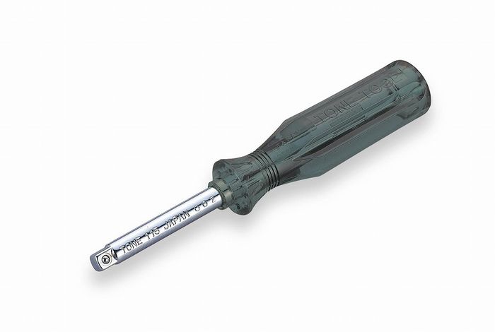 【商品詳細】ドライバーの先端に角ドライブのついたハンドルです。ボックスドライバーとして使用します。グリップエンドに差込角があり、エクステンションバーとしても使用できます。寸法/角ドライブ：6.35mm、グリップ部差込角：6.35mm、軸長：...
