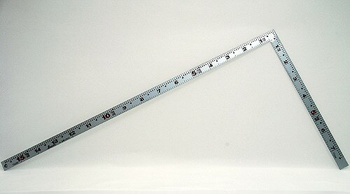 【商品詳細】長さの測定、直角の確認やケガキ作業に使用する曲尺角が薄く平たいので細かい材料にもピタリと張り付き、ケガキやすく測りやすくなっています。外側基点の内側目盛が付いています。シルバー加工で表面の反射を抑え目盛が読み取りやすくなっていま...