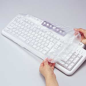 シャワーキャップ型で取付けやすいマルチキーボードカバー。商品説明●どんな形状のキーボードにも使えます。※小型キーボード・ノートパソコンには対応しません。●裏面に巻き込むので水やホコリもよせつけません。●薄いのに破れにくいシルクロン素材です。...