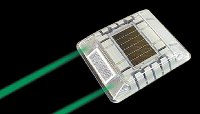 【商品詳細】●ソーラー式のため、太陽光が当たる箇所では電池交換不要です。（約2〜3年間）●付属の両面テープまたは専用接着剤にて貼付けできます。●工場内の安全表示。●夜間の外灯がない箇所。●危険な場所の簡易誘導。●色:緑●幅(mm):100●...