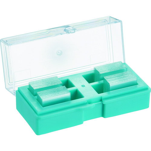 【商品詳細】●クリアでフラットなカバーです。●乾燥剤入りのアルミ袋に入っています。●プレパラートを製作する際に使用するカバーガラスです。●幅(mm)：18●奥行(mm)：18●厚さ0.16mm材質/仕上●ホワイトガラス原産国中国JANコード...