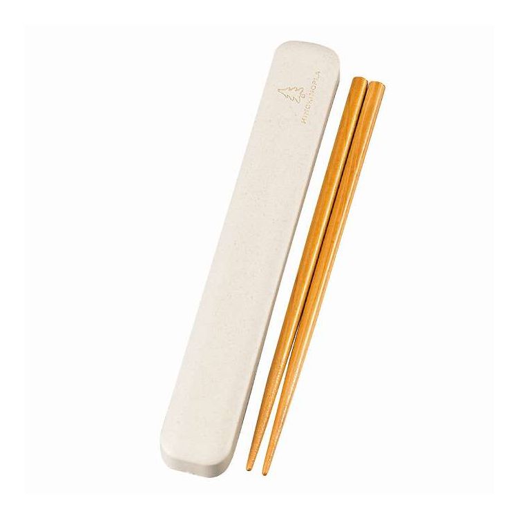 【商品説明】18cmの箸と箸箱の商品です。箸箱には「ひのきのぷら」というひのきの持つ天然の菌の繁殖を抑える成分とプラスチックの耐久性が合わさったエコ素材を使用しています。箸には天然木を使用しています。安心の日本製です。一点一点、職人さんが作...