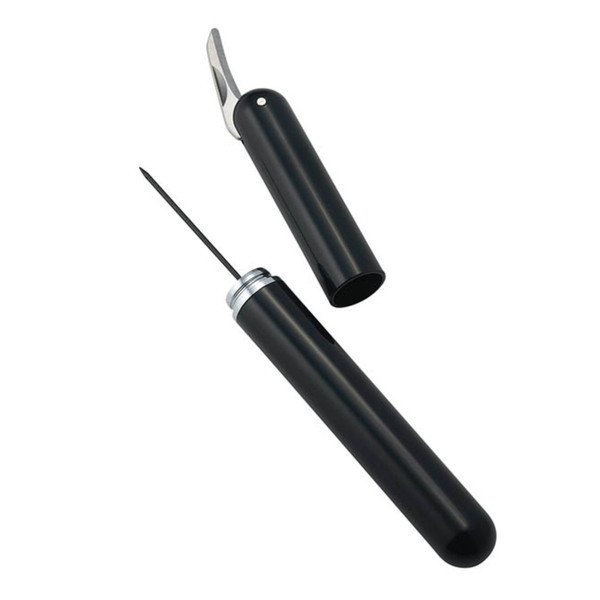 【商品説明】BBQやキャンプにも便利なポータブルワインオープナーです。ホイルカッターとコルク栓抜きの両方の機能が備わった2in1仕様です。誰でも軽い力で開けられる『空気圧タイプ』なので、女性やご高齢の方でも簡単にコルクを抜けます。電動ではな...