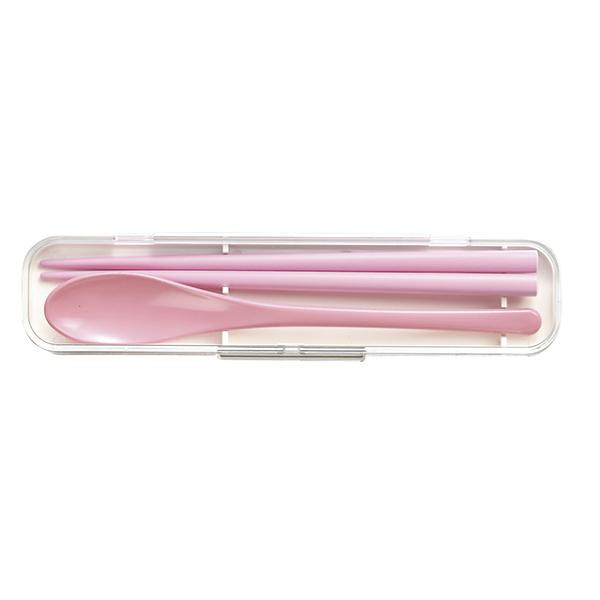 【商品説明】便利なランチスプーン＆お箸セット【商品情報】■サイズ約 幅19.5×奥行4.5×高さ2（cm） 箸：約 長さ18(cm) スプーン：約 長さ18×幅2.8(cm)■材質ケース本体：ABS樹脂 ケース蓋：AS樹脂 お箸：天然木 ス...