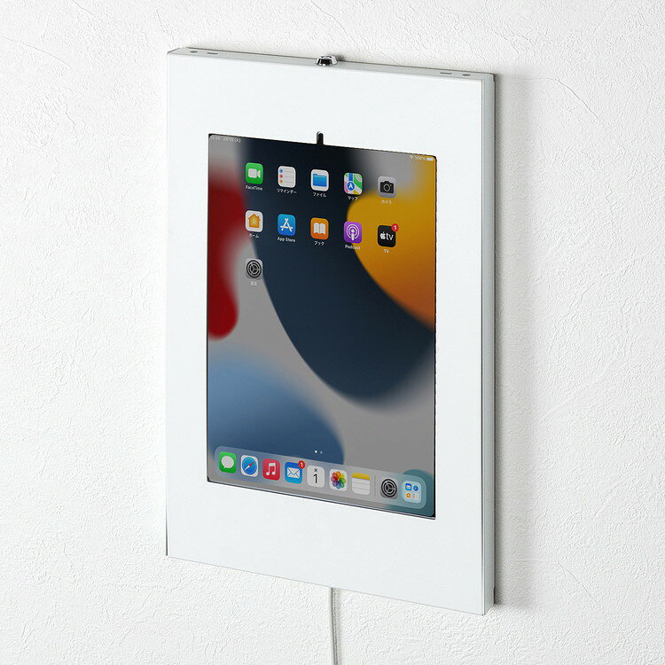 【商品説明】■iPadに対応したスタンド、アーム、壁面にとりつけることができるスチール製のケースです。※12.9インチiPad以外の全ての機種に対応しています。■収納したままで、充電ケーブルを挿すことができます。※取り外し防止、盗難防止の機...