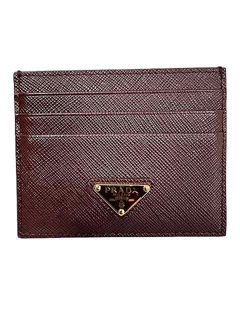【ブランド/メーカー】PRADA プラダ 【カテゴリ】小物 【色】ボルドー 【素材】牛革 【サイズ詳細】 　　W:約10cm H:約8cm マチ:約-cm 【状態】USED 【仕様詳細】カード入れ×7 【コメント】 　　こちらは中古品です。...