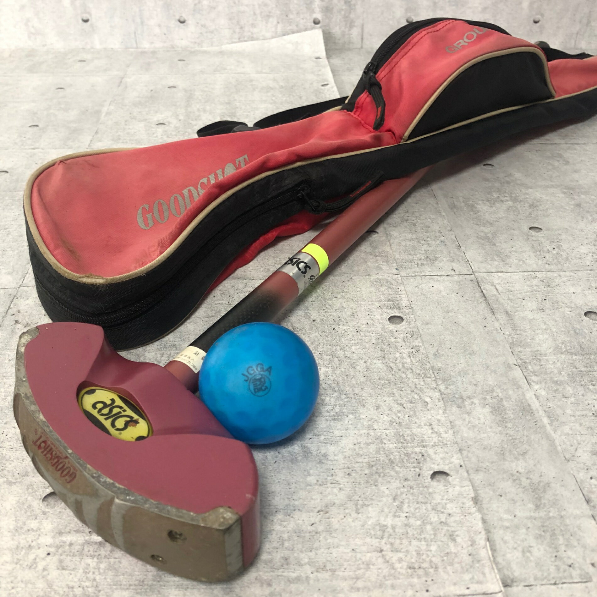 ●商品 asics アシックス GOODSHOT グッドショット グラウンドゴルフ 協会認定品 練習 初心者 入門 ボール1つ、ケース付属 ※画像にある物が全てです。 ●状態 通常使用に伴うスレ傷はございますが、まだまだお使いいただけます。...