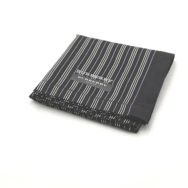 商品情報素材/カラー綿/ネイビー系サイズ/寸法縦x横…約49x49（センチ）※多少の誤差はご了承下さいませ。ランクN下記をご参照くださいませ。商品説明※未使用品のみの販売となりますが、納品時の折り畳み方がそれぞれ異なります。納品時の状態での...