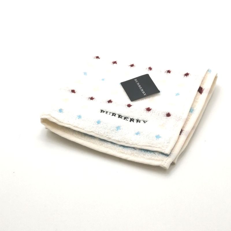 商品情報素材/カラー綿/ホワイト系サイズ/寸法縦x横…約26x26（センチ）※多少の誤差はご了承下さいませ。ランクN下記をご参照くださいませ。商品説明※未使用品のみの販売となりますが、納品時の折り畳み方がそれぞれ異なります。納品時の状態での...