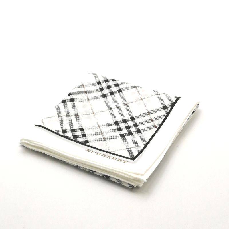 商品情報素材/カラー綿/ホワイト系サイズ/寸法縦x横…約51x52（センチ）※多少の誤差はご了承下さいませ。ランクN下記をご参照くださいませ。商品説明※未使用品のみの販売となりますが、納品時の折り畳み方がそれぞれ異なります。納品時の状態での...