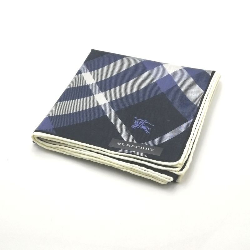 商品情報素材/カラー綿/ネイビー系サイズ/寸法縦x横…約54x54（センチ）※多少の誤差はご了承下さいませ。ランクN下記をご参照くださいませ。商品説明※未使用品のみの販売となりますが、納品時の折り畳み方がそれぞれ異なります。納品時の状態での...