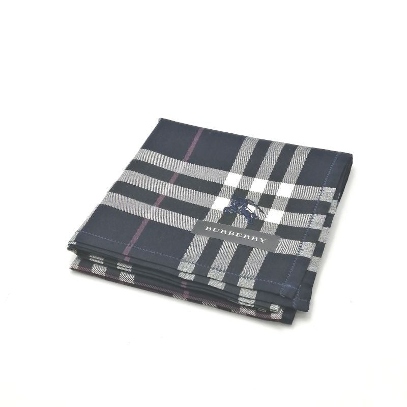 商品情報素材/カラー綿/ネイビー系サイズ/寸法縦x横…約50x50（センチ）※多少の誤差はご了承下さいませ。ランクN下記をご参照くださいませ。商品説明※未使用品のみの販売となりますが、納品時の折り畳み方がそれぞれ異なります。納品時の状態での...