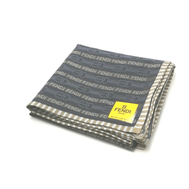 商品情報素材/カラー綿/ネイビー系サイズ/寸法縦x横…約47x48（センチ）※多少の誤差はご了承下さいませ。ランクN下記をご参照くださいませ。商品説明※未使用品のみの販売となりますが、納品時の折り畳み方がそれぞれ異なります。納品時の状態での...