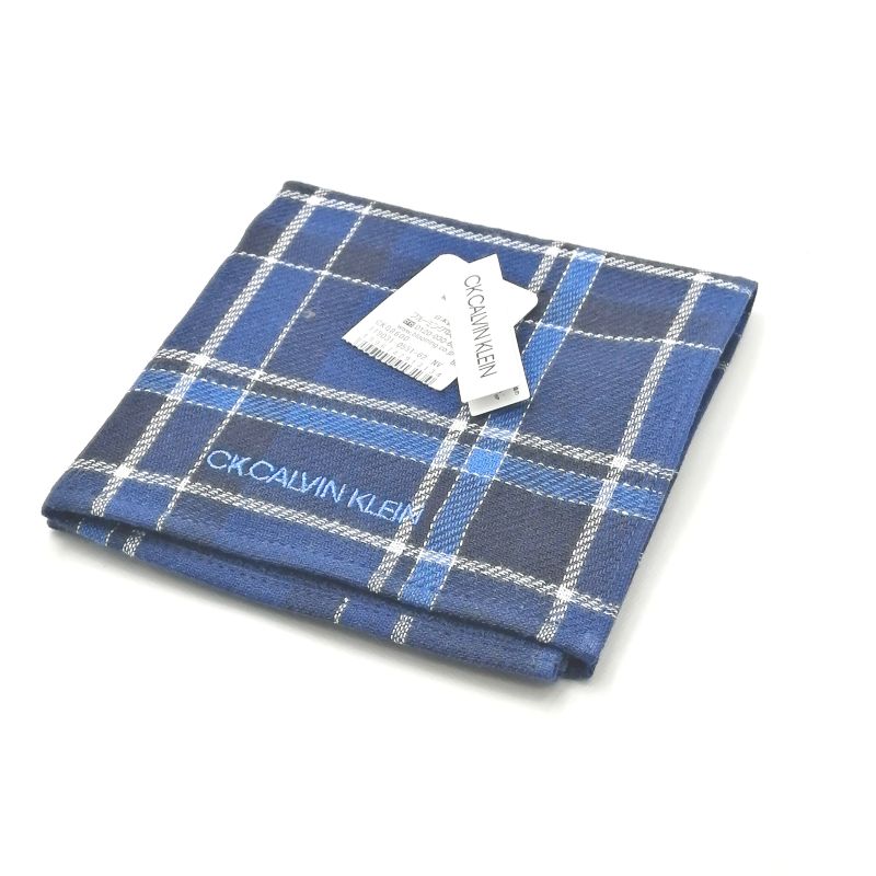 商品情報素材/カラー綿/ネイビー系サイズ/寸法縦x横…約25.5x25.5（センチ）※多少の誤差はご了承下さいませ。ランクN下記をご参照くださいませ。商品説明※未使用品のみの販売となりますが、納品時の折り畳み方がそれぞれ異なります。納品時の...