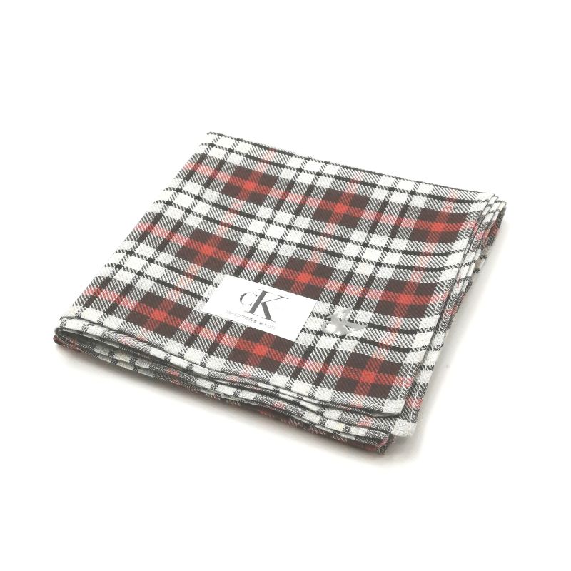 商品情報素材/カラー綿/レッド系サイズ/寸法縦x横…約48x49（センチ）※多少の誤差はご了承下さいませ。ランクN下記をご参照くださいませ。商品説明※未使用品のみの販売となりますが、納品時の折り畳み方がそれぞれ異なります。納品時の状態での発...