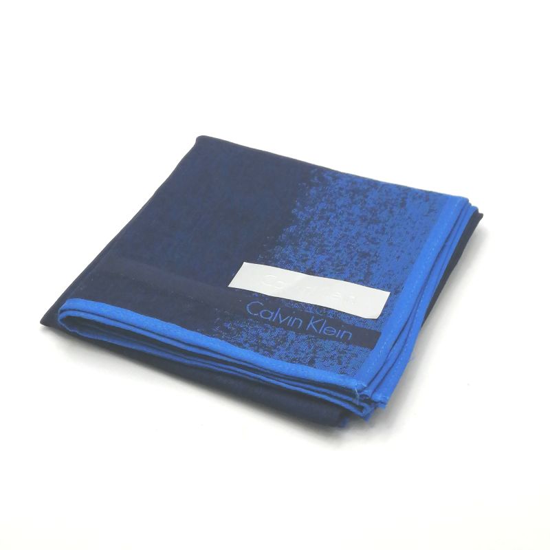 商品情報素材/カラー-/ネイビー系※薄い生地です。サイズ/寸法縦x横…約50x50（センチ）※多少の誤差はご了承下さいませ。ランクN下記をご参照くださいませ。商品説明※未使用品のみの販売となりますが、納品時の折り畳み方がそれぞれ異なります。...