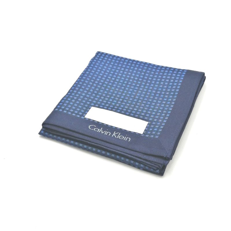 商品情報素材/カラー綿/ネイビー系サイズ/寸法縦x横…約50x49（センチ）※多少の誤差はご了承下さいませ。ランクN下記をご参照くださいませ。商品説明※未使用品のみの販売となりますが、納品時の折り畳み方がそれぞれ異なります。納品時の状態での...