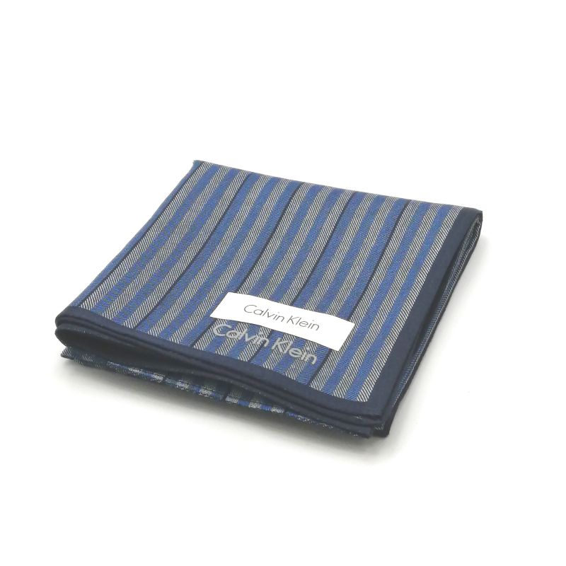 商品情報素材/カラー綿/ネイビー系サイズ/寸法縦x横…約49x49（センチ）※多少の誤差はご了承下さいませ。ランクN下記をご参照くださいませ。商品説明※未使用品のみの販売となりますが、納品時の折り畳み方がそれぞれ異なります。納品時の状態での...
