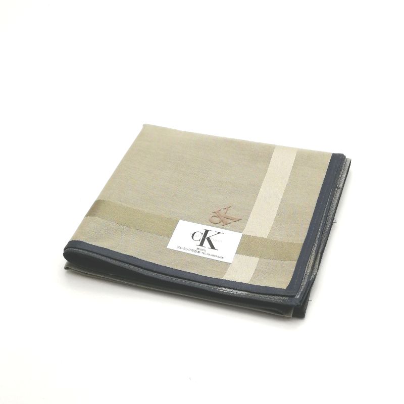 商品情報素材/カラー綿/カーキ系サイズ/寸法縦x横…約49x50（センチ）※多少の誤差はご了承下さいませ。ランクN※訳アリ下記をご参照くださいませ。商品説明※未使用品のみの販売となりますが、納品時の折り畳み方がそれぞれ異なります。納品時の状...