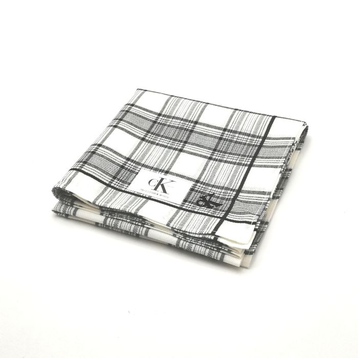商品情報素材/カラー綿/ホワイト系サイズ/寸法縦x横…約50x50（センチ）※多少の誤差はご了承下さいませ。ランクN下記をご参照くださいませ。商品説明※未使用品のみの販売となりますが、納品時の折り畳み方がそれぞれ異なります。納品時の状態での...