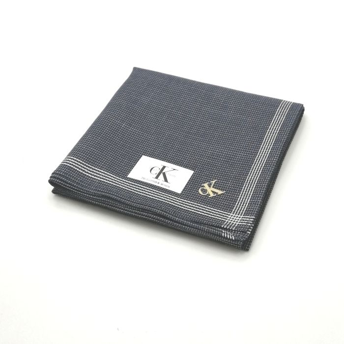 商品情報素材/カラー綿/ネイビーグレー系サイズ/寸法縦x横…約49x50（センチ）※多少の誤差はご了承下さいませ。ランクN下記をご参照くださいませ。商品説明※未使用品のみの販売となりますが、納品時の折り畳み方がそれぞれ異なります。納品時の状...