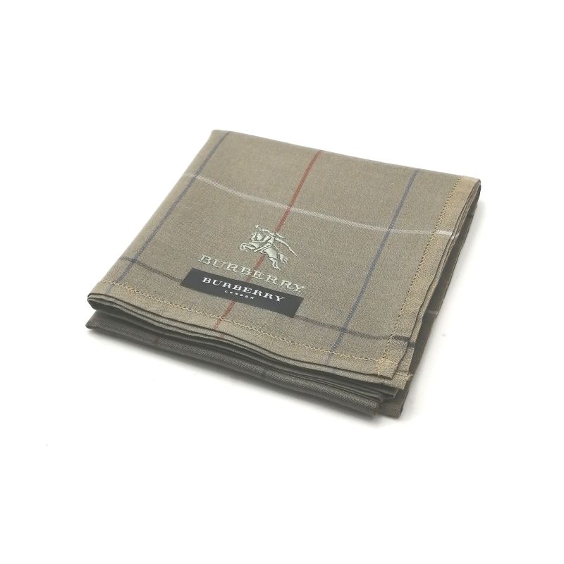 商品情報素材/カラー綿/カーキ系サイズ/寸法縦x横…約50x50（センチ）※多少の誤差はご了承下さいませ。ランクN下記をご参照くださいませ。商品説明※未使用品のみの販売となりますが、納品時の折り畳み方がそれぞれ異なります。納品時の状態での発...