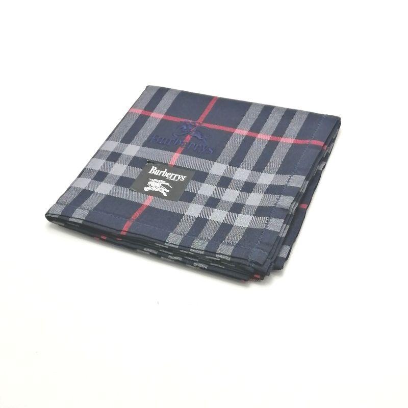 商品情報素材/カラー綿/ネイビー系サイズ/寸法縦x横…約46x46（センチ）※多少の誤差はご了承下さいませ。ランクN下記をご参照くださいませ。商品説明※未使用品のみの販売となりますが、納品時の折り畳み方がそれぞれ異なります。納品時の状態での...