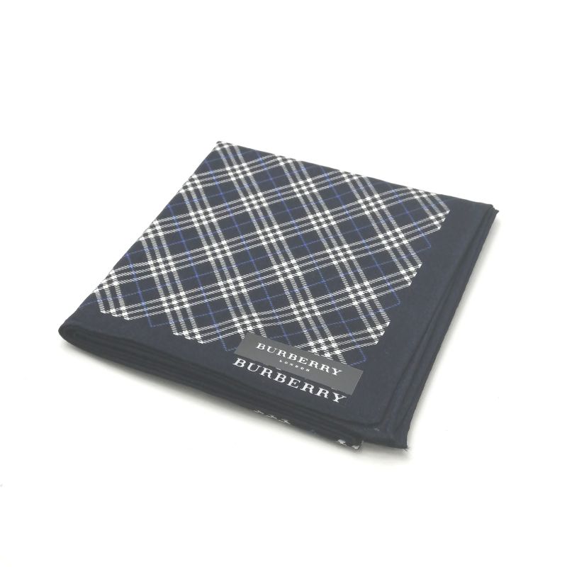 商品情報素材/カラー綿/ネイビー系サイズ/寸法縦x横…約52x52（センチ）※多少の誤差はご了承下さいませ。ランクN下記をご参照くださいませ。商品説明※未使用品のみの販売となりますが、納品時の折り畳み方がそれぞれ異なります。納品時の状態での...