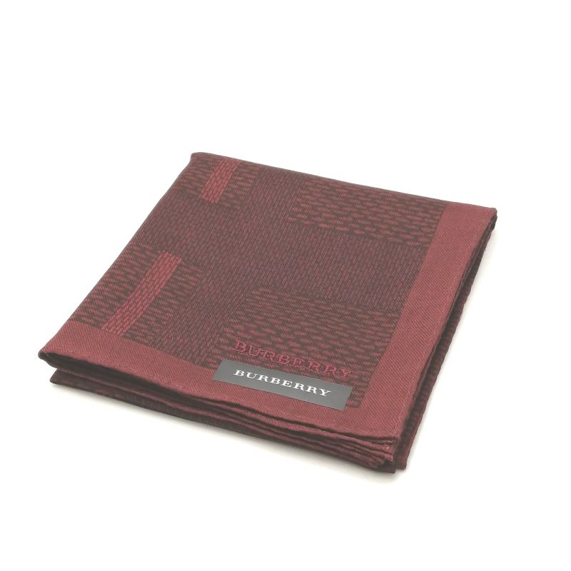 商品情報素材/カラー綿/赤茶系サイズ/寸法縦x横…約51x51（センチ）※多少の誤差はご了承下さいませ。ランクN下記をご参照くださいませ。商品説明※未使用品のみの販売となりますが、納品時の折り畳み方がそれぞれ異なります。納品時の状態での発送...
