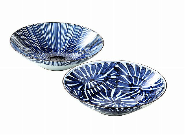 ●材質／磁器●セット内容／商品φ210×55mm×2●箱サイズ／箱220×220×75mm●原産国／JPN●重量／1000g波佐見焼 約400年前、佐賀県有田町の地に日本で初めての磁器—有田焼が誕生しました。そして、同時期に長崎県波佐見町で...