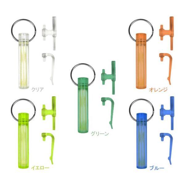 直射日光に約2時間あてると最長で約10時間発光●商品情報 ・特徴 ・10分間光を照射すると暗闇で10時間発行する蓄光ギアマーカー ・テントのジッパー、バックパック、バッグの中の小物などに取り付けると便利 ・高い防水性を備え、スキューバダイビ...