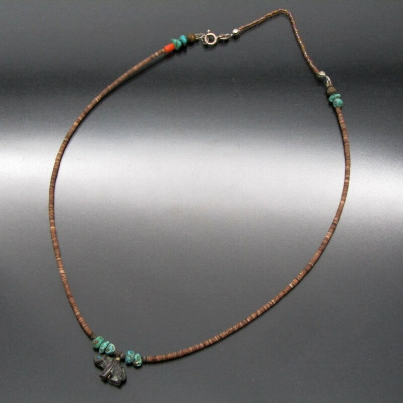 商品詳細 ブランド名 Zuni 色/素材 天然石 SIZE 全長：約 48cm重さ：約 6.2g(留め具を含めた全長での計測値です。)ビーズ幅約1.5〜2mm/モチーフ幅 約16.5mm ※インディアンジュエリーにはハンドメイド特有のゆがみ...