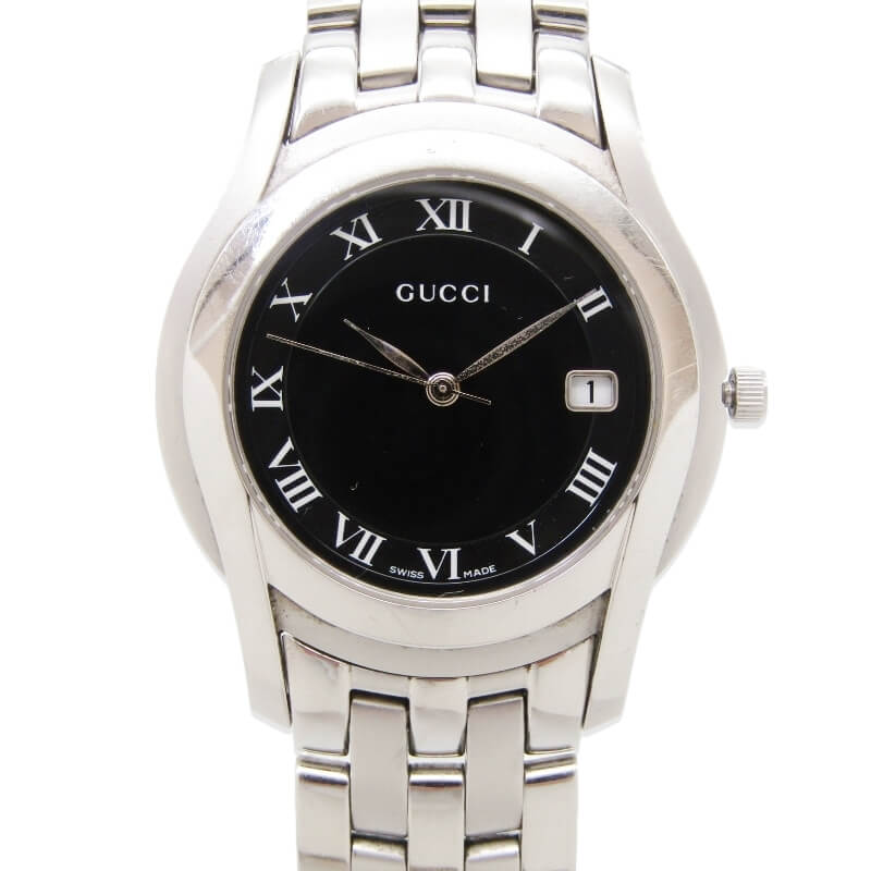 商品詳細 ブランド名 GUCCI 色/素材 ブラック 黒 SIZE FREE腕回り： 約 15.5cm現状：レディース向けサイズ 状態 C 中古：目立つ傷や汚れなどがあり使用感の多い商品です。 風防状態：良好 動作：確認済 ベゼル傷、全体傷...