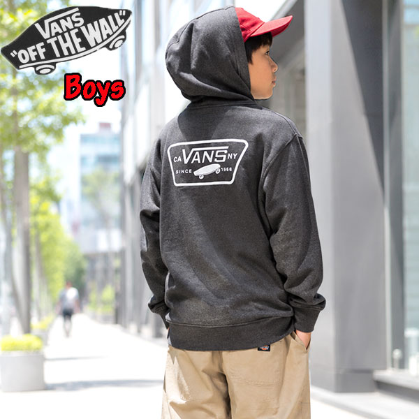 VANS（ヴァンズ キッズ）BOYSより、パーカー USAモデルの人気アイテム 「BOYS FULL PATCHED PULLOVER HOOD」 胸元に大胆にデザインされたVANSのフルパッチロゴが目を引く、ストリートテイストあふれるキッ...