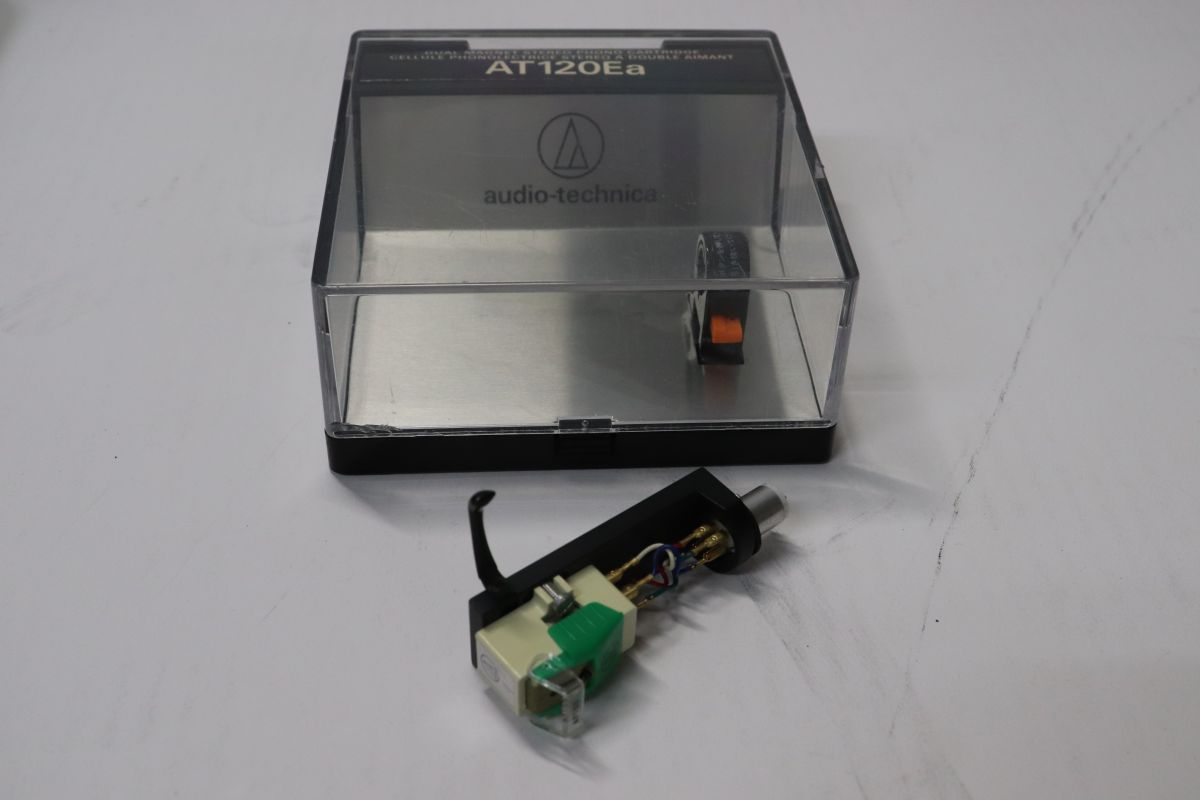 ・商品説明 Audio-Technica オーディオテクニカ AT-10G VM Cartridge VM カートリッジ 商品状態：B　標準的な中古品 ■ケース付き、AT120Eaのケースに入っていますが、中身はAT10Gになります。 ■動...