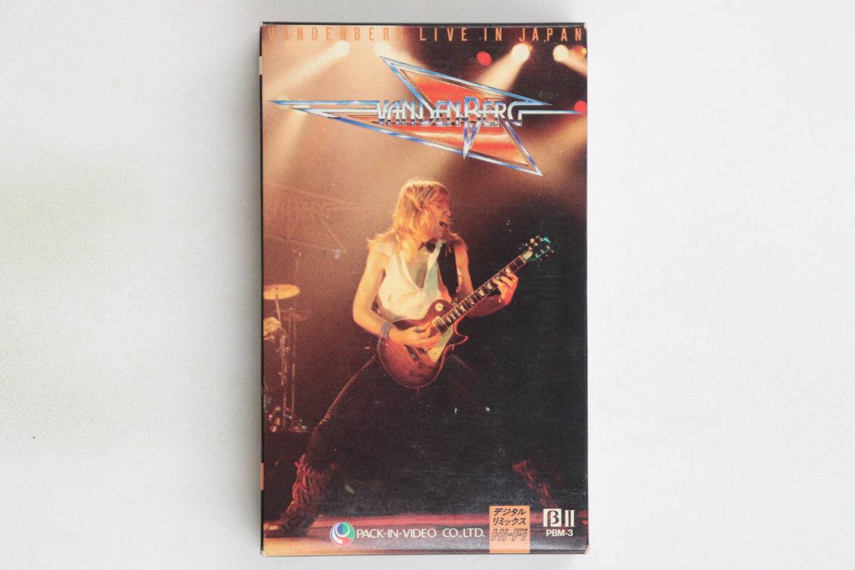 ・アーティスト Vandenberg ・タイトル Live In Japan ・レーベル・型番 PACK IN VIDEO PBM3 ・フォーマット VHSビデオ ・コンディション(盤) 良い (VG+) ・コンディション(ジャケット) 良...