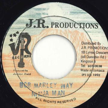 ・アーティスト Ninjaman ・タイトル Bob Marley Way ・レーベル・型番 J.R. Productions none ・フォーマット 7インチレコード ・コンディション(盤) 良い (VG+) ・コンディション(ジャケッ...