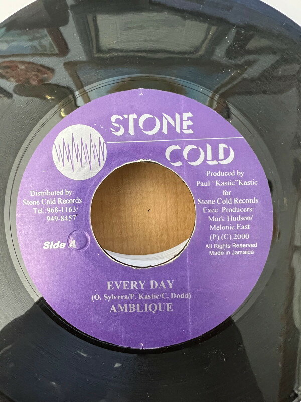 ・アーティスト Amblique ・タイトル Every Day ・レーベル・型番 Stone Cold NONE ・フォーマット 7インチレコード ・コンディション(盤) 良い (VG+) ・コンディション(ジャケット) ・コンディション...