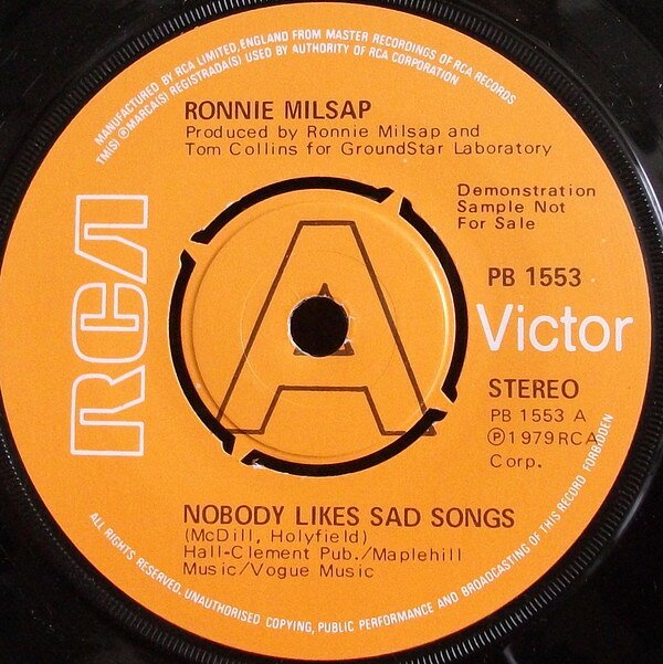 ・アーティスト Ronnie Milsap ・タイトル Nobody Likes Sad Songs ・レーベル・型番 RCA PB1553 ・フォーマット 7インチレコード ・コンディション(盤) 良い (VG+) ・コンディション(ジャ...
